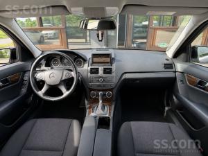 Черный Мерседес Ц 350 2010 в Рига, объемом двигателя 3.00 л и пробегом 211 тыс. км за 6490 €, фото 12 на AUTOMOTO.COM.LV