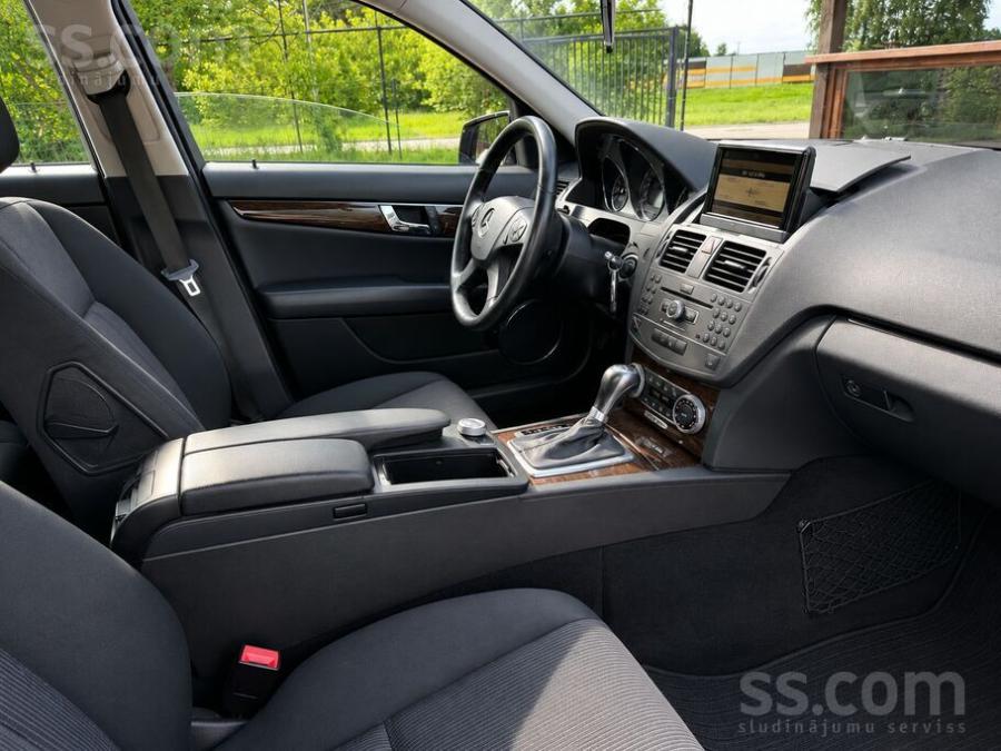 Черный Мерседес Ц 350 2010 в Рига, объемом двигателя 3.00 л и пробегом 211 тыс. км за 6490 €, фото 13 на AUTOMOTO.COM.LV