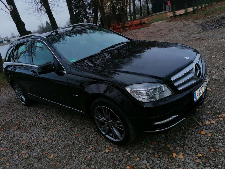 Melns Mercedes-Benz C 350 2010 Šauļi, ar dzinēja tilpumu 3.00 L un nobraukumu 245 tūkst. km par 5500 €, foto 1 vietnē AUTOMOTO.COM.LV