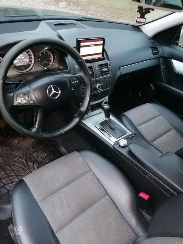 Melns Mercedes-Benz C 350 2010 Šauļi, ar dzinēja tilpumu 3.00 L un nobraukumu 245 tūkst. km par 5500 €, foto 5 vietnē AUTOMOTO.COM.LV