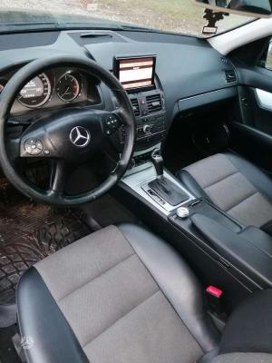 Melns Mercedes-Benz C 350 2010 Šauļi, ar dzinēja tilpumu 3.00 L un nobraukumu 245 tūkst. km par 5500 €, foto 6 vietnē AUTOMOTO.COM.LV
