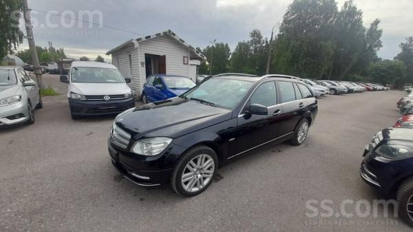 Black Mercedes-Benz C 350 2011 in Riga, with an engine capacity of 3.00 L and mileage of 249 thousand km for 8500 €, photo 6 on AUTOMOTO.COM.LV