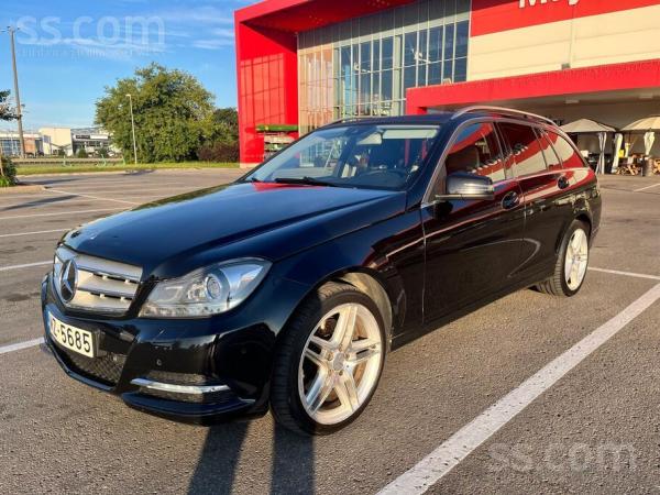 Черный Мерседес Ц 350 2012 в Рига, объемом двигателя 3.00 л и пробегом 259 тыс. км за 7300 €, фото 1 на AUTOMOTO.COM.LV