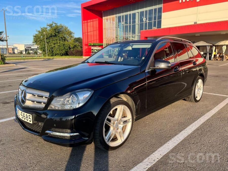 Черный Мерседес Ц 350 2012 в Рига, объемом двигателя 3.00 л и пробегом 259 тыс. км за 7300 €, фото 1 на AUTOMOTO.COM.LV