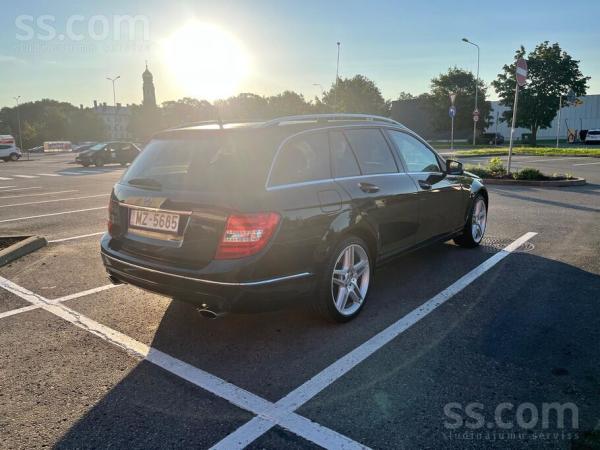 Черный Мерседес Ц 350 2012 в Рига, объемом двигателя 3.00 л и пробегом 259 тыс. км за 7300 €, фото 4 на AUTOMOTO.COM.LV