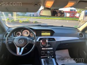 Черный Мерседес Ц 350 2012 в Рига, объемом двигателя 3.00 л и пробегом 259 тыс. км за 7300 €, фото 9 на AUTOMOTO.COM.LV