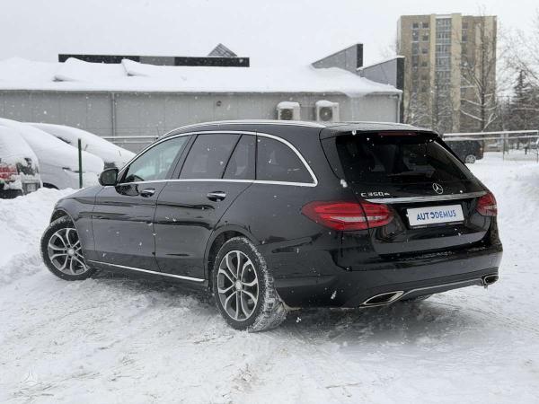 Black Mercedes-Benz C 350 2015 in Mazeikiai, with an engine capacity of 1.99 L and mileage of 209 thousand km for 12900 €, photo 4 on AUTOMOTO.COM.LV