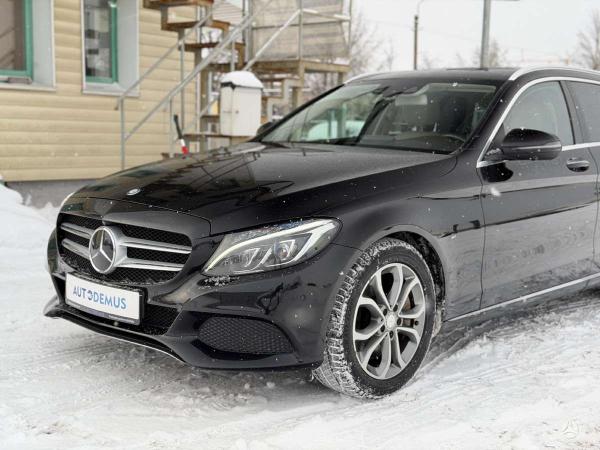 Black Mercedes-Benz C 350 2015 in Mazeikiai, with an engine capacity of 1.99 L and mileage of 209 thousand km for 12900 €, photo 5 on AUTOMOTO.COM.LV