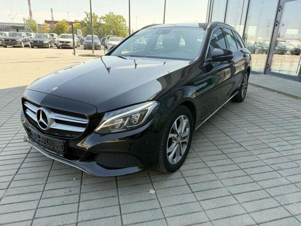 Черный Мерседес Ц 350 2015 в Каунас, объемом двигателя 1.99 л и пробегом 216 тыс. км за 11200 €, фото 1 на AUTOMOTO.COM.LV