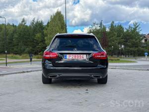 Melns Mercedes-Benz C 350 2015 Viļņa, ar dzinēja tilpumu 2.00 L un nobraukumu 295 tūkst. km par 10499 €, foto 7 vietnē AUTOMOTO.COM.LV