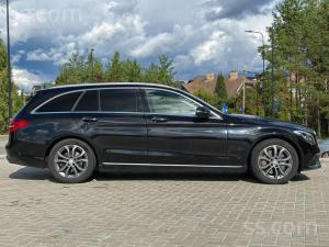 Melns Mercedes-Benz C 350 2015 Viļņa, ar dzinēja tilpumu 2.00 L un nobraukumu 295 tūkst. km par 10499 €, foto 9 vietnē AUTOMOTO.COM.LV