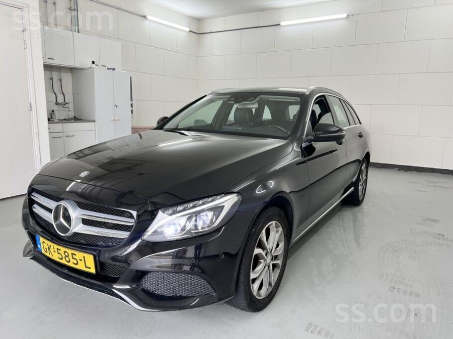 Black Mercedes-Benz C 350 2015 in Limbazi, with an engine capacity of 2.00 L and mileage of 223 thousand km for 11945 €, photo 3 on AUTOMOTO.COM.LV