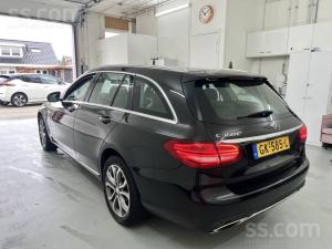 Black Mercedes-Benz C 350 2015 in Limbazi, with an engine capacity of 2.00 L and mileage of 223 thousand km for 11945 €, photo 4 on AUTOMOTO.COM.LV