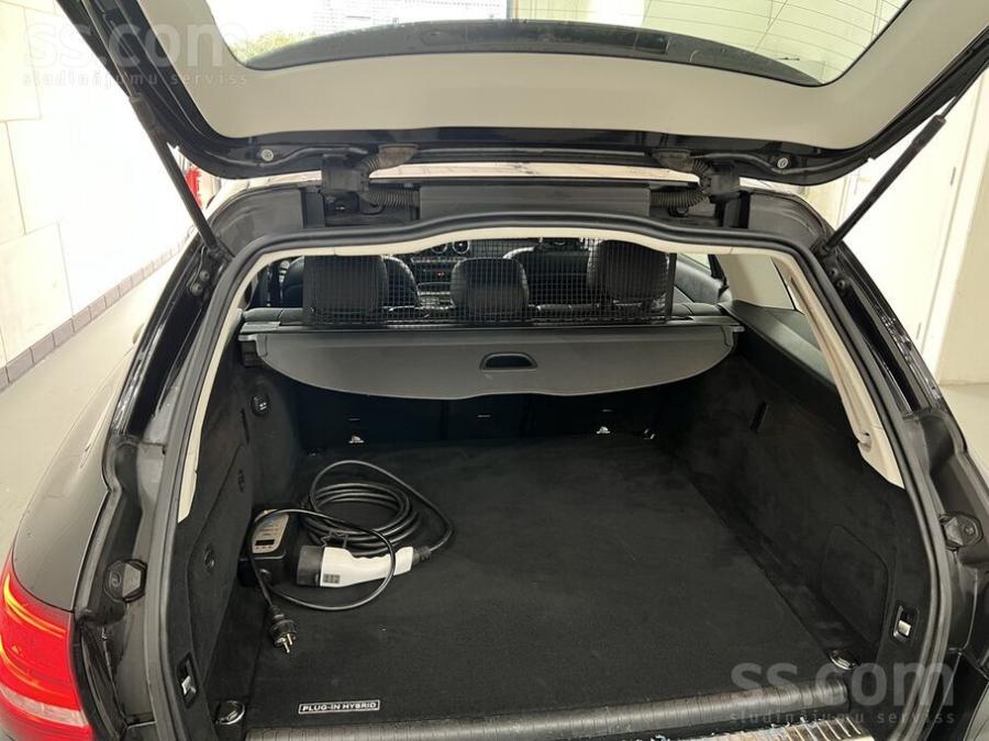 Black Mercedes-Benz C 350 2015 in Limbazi, with an engine capacity of 2.00 L and mileage of 223 thousand km for 11945 €, photo 9 on AUTOMOTO.COM.LV