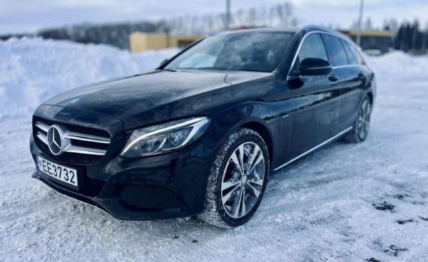 Melns Mercedes-Benz C 350 2016 Klaipėda, ar dzinēja tilpumu 1.99 L un nobraukumu 113 tūkst. km par 13100 €, foto 2 vietnē AUTOMOTO.COM.LV