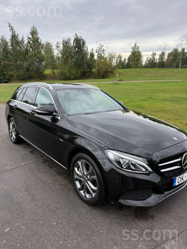 Мерседес Ц 350 2016 в Рига на AUTOMOTO.COM.LV Черный Мерседес Ц 350 2016 в Рига, объемом двигателя 2.00 л и пробегом 228 тыс. км за 11499 €, фото 5 на AUTOMOTO.COM.LV