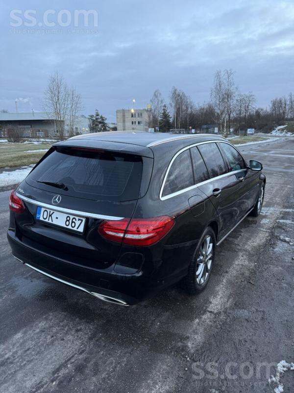 Black Mercedes-Benz C 350 2017 in Riga, with an engine capacity of 2.00 L and mileage of 226 thousand km for 13300 €, photo 4 on AUTOMOTO.COM.LV
