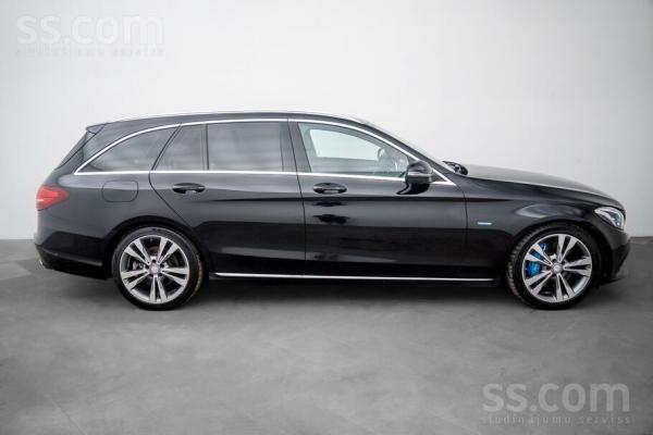 Black Mercedes-Benz C 350 2017 in Tallinn, with an engine capacity of 2.00 L and mileage of 142 thousand km for 12999 €, photo 4 on AUTOMOTO.COM.LV