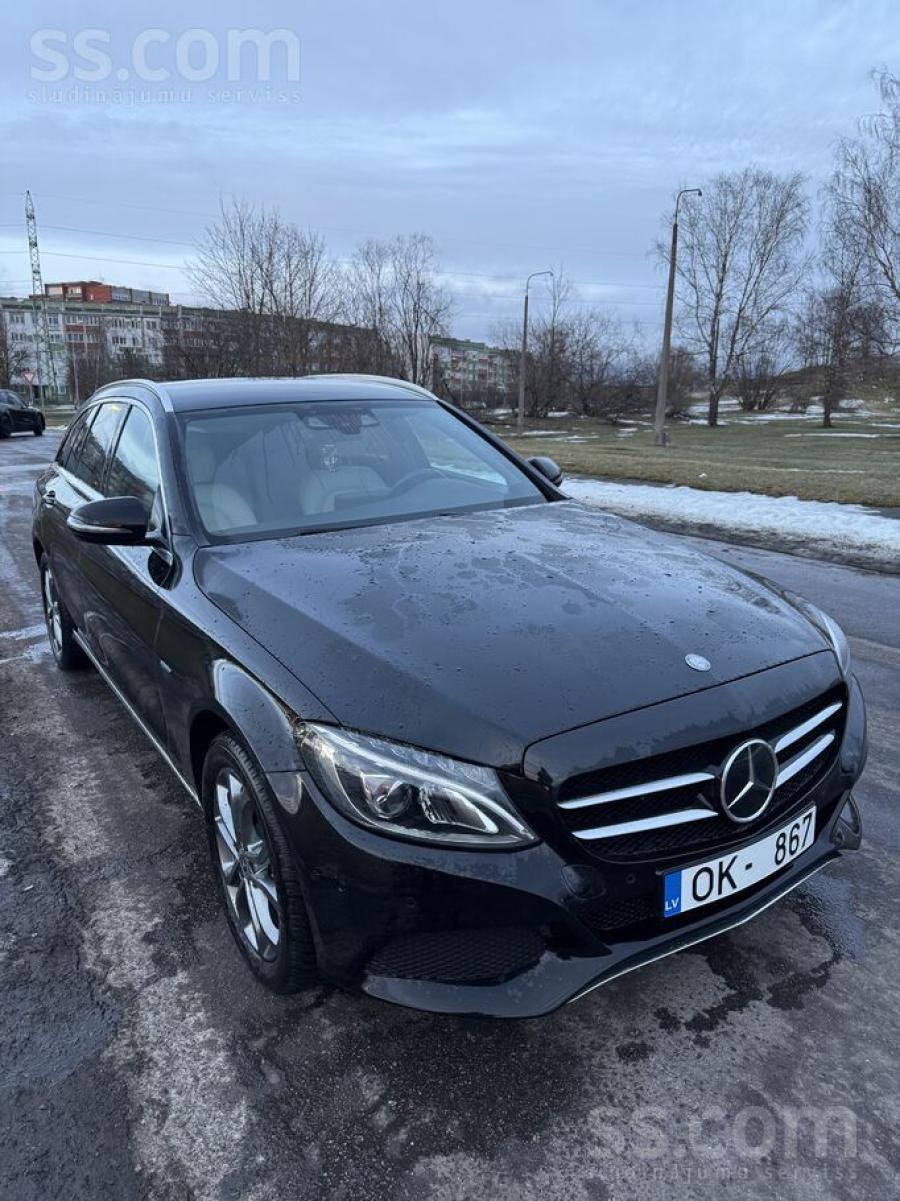 Black Mercedes-Benz C 350 2017 in Riga, with an engine capacity of 2.00 L and mileage of 227 thousand km for 12400 €, photo 3 on AUTOMOTO.COM.LV
