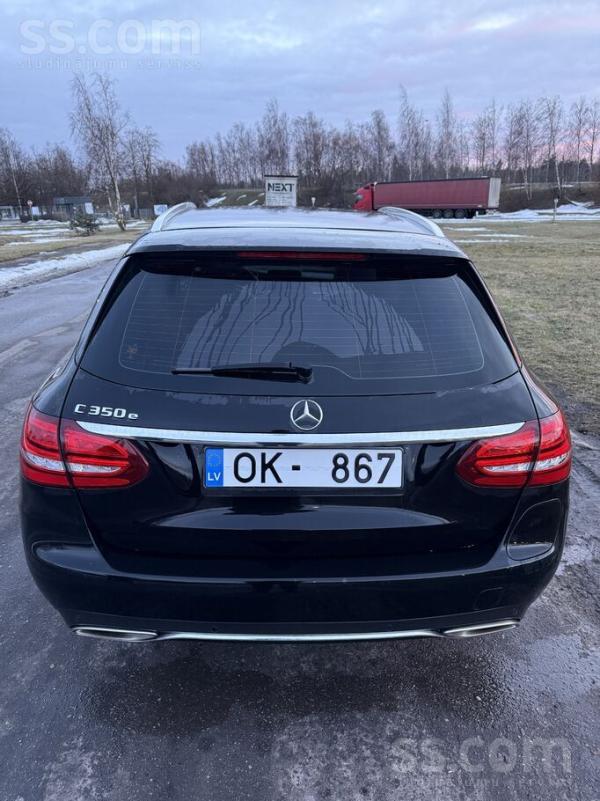 Black Mercedes-Benz C 350 2017 in Riga, with an engine capacity of 2.00 L and mileage of 227 thousand km for 12400 €, photo 4 on AUTOMOTO.COM.LV