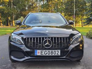 Черный Мерседес Ц 350 2017 в Вильнюс, объемом двигателя 1.99 л и пробегом 219 тыс. км за 14400 €, фото  на AUTOMOTO.COM.LV