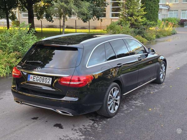 Черный Мерседес Ц 350 2017 в Вильнюс, объемом двигателя 1.99 л и пробегом 219 тыс. км за 14400 €, фото 8 на AUTOMOTO.COM.LV