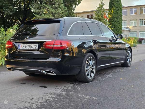 Черный Мерседес Ц 350 2017 в Вильнюс, объемом двигателя 1.99 л и пробегом 219 тыс. км за 14400 €, фото 9 на AUTOMOTO.COM.LV