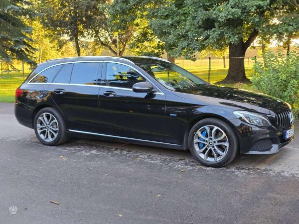 Черный Мерседес Ц 350 2017 в Вильнюс, объемом двигателя 1.99 л и пробегом 219 тыс. км за 14400 €, фото 10 на AUTOMOTO.COM.LV