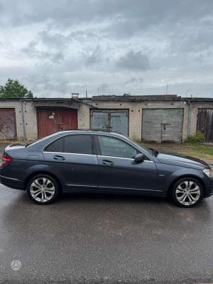 Blue Mercedes-Benz C 350 2010 in Plunge, with an engine capacity of 3.00 L and mileage of 402 thousand km for 5500 €, photo 3 on AUTOMOTO.COM.LV
