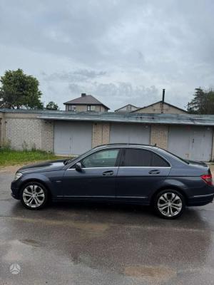 Blue Mercedes-Benz C 350 2010 in Plunge, with an engine capacity of 3.00 L and mileage of 402 thousand km for 5500 €, photo 4 on AUTOMOTO.COM.LV