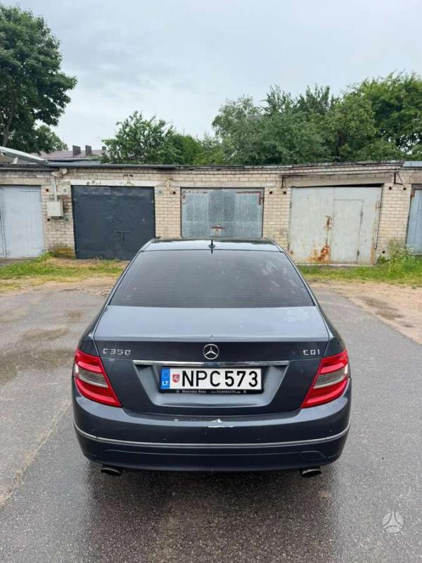 Синий Мерседес Ц 350 2010 в Плунге, объемом двигателя 3.00 л и пробегом 402 тыс. км за 5500 €, фото 5 на AUTOMOTO.COM.LV