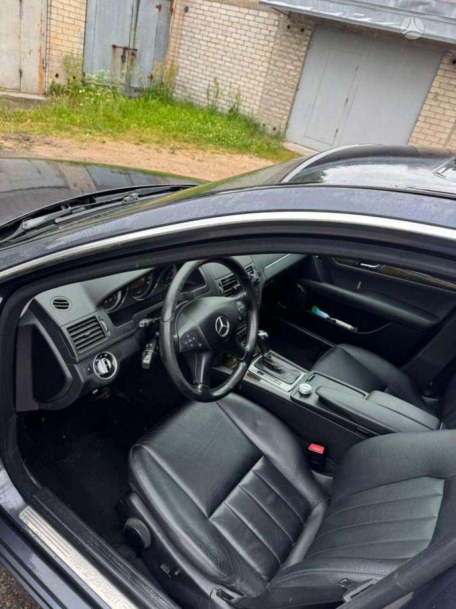Blue Mercedes-Benz C 350 2010 in Plunge, with an engine capacity of 3.00 L and mileage of 402 thousand km for 5500 €, photo 7 on AUTOMOTO.COM.LV
