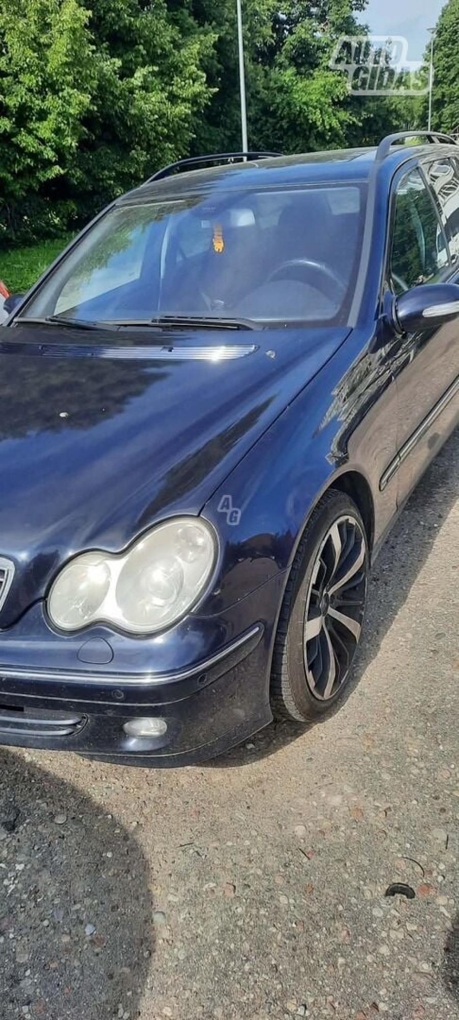 Blue Mercedes-Benz C 350 2006 in Klaipeda, with an engine capacity of 3.50 L and mileage of 305 thousand km for 2300 €, photo 4 on AUTOMOTO.COM.LV