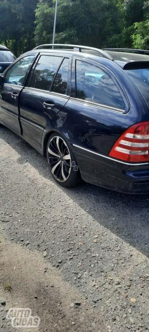 Blue Mercedes-Benz C 350 2006 in Klaipeda, with an engine capacity of 3.50 L and mileage of 305 thousand km for 2300 €, photo 5 on AUTOMOTO.COM.LV