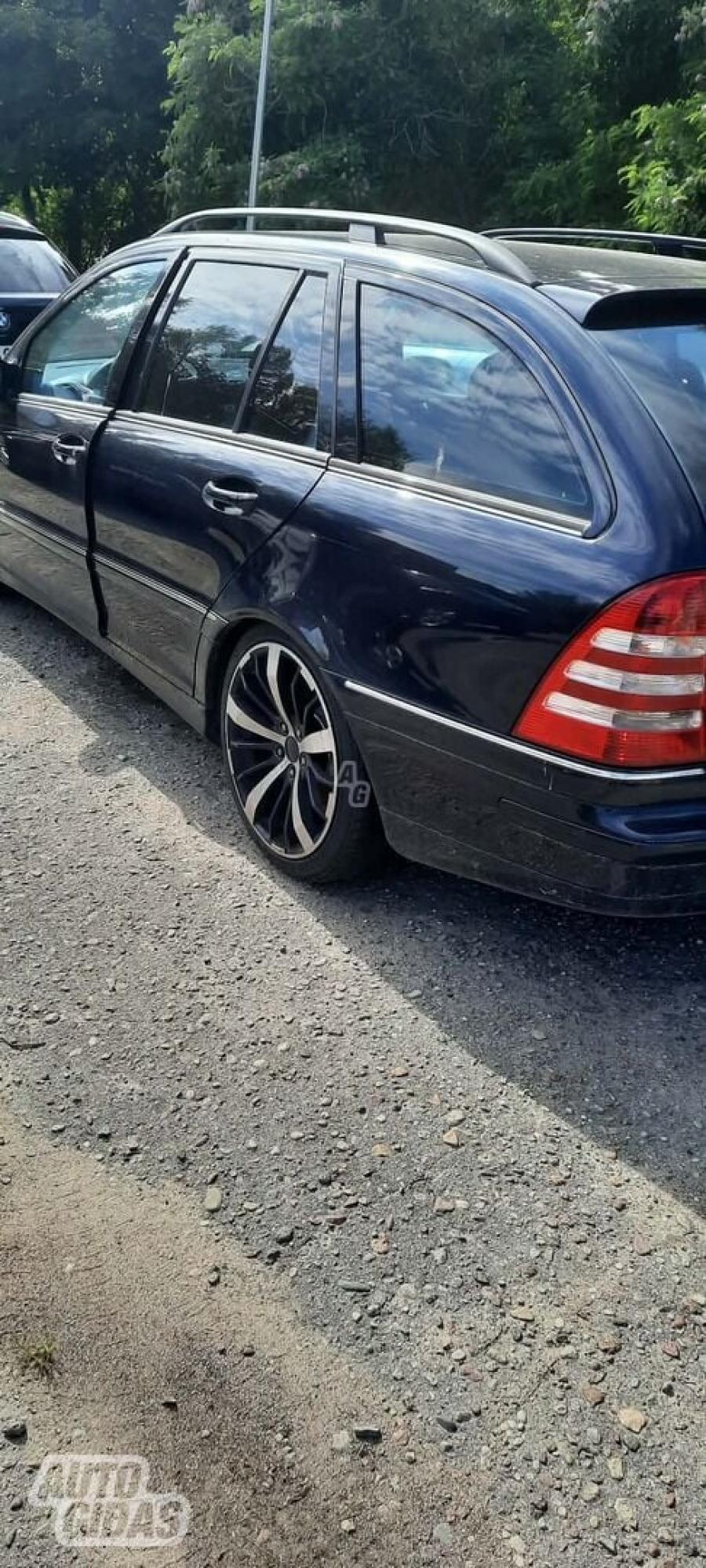 Blue Mercedes-Benz C 350 2006 in Klaipeda, with an engine capacity of 3.50 L and mileage of 305 thousand km for 2300 €, photo 5 on AUTOMOTO.COM.LV