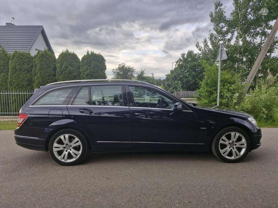 Синий Мерседес Ц 350 2010 в Вильнюс, объемом двигателя 3.00 л и пробегом 262 тыс. км за 4950 €, фото 5 на AUTOMOTO.COM.LV