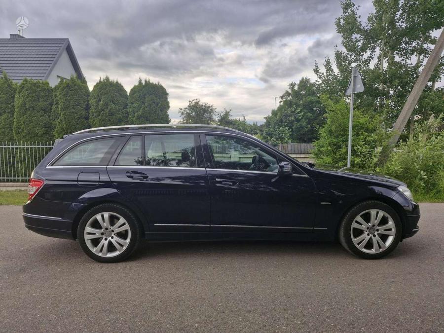 Синий Мерседес Ц 350 2010 в Вильнюс, объемом двигателя 3.00 л и пробегом 262 тыс. км за 4950 €, фото 11 на AUTOMOTO.COM.LV