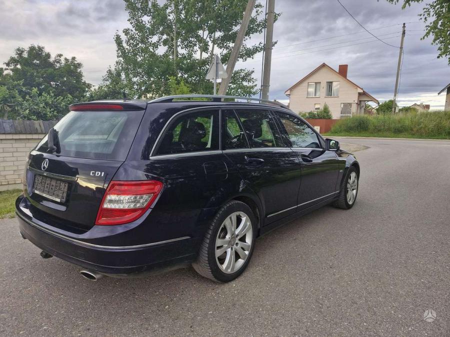 Синий Мерседес Ц 350 2010 в Вильнюс, объемом двигателя 3.00 л и пробегом 262 тыс. км за 4950 €, фото 12 на AUTOMOTO.COM.LV
