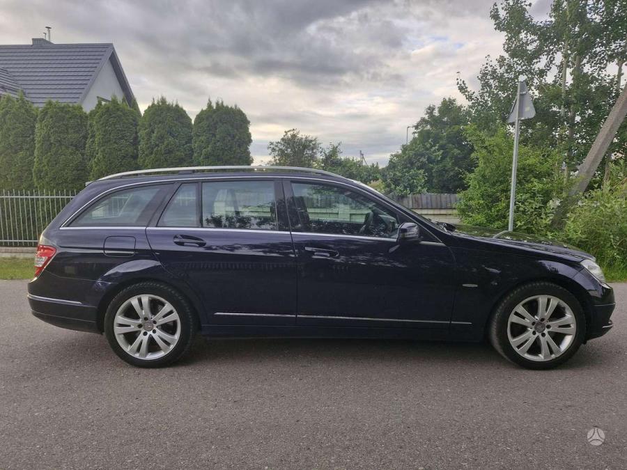 Синий Мерседес Ц 350 2010 в Вильнюс, объемом двигателя 3.00 л и пробегом 262 тыс. км за 4950 €, фото 13 на AUTOMOTO.COM.LV