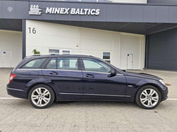 Zils Mercedes-Benz C 350 2010 Viļņa, ar dzinēja tilpumu 3.00 L un nobraukumu 255 tūkst. km par 3750 €, foto 2 vietnē AUTOMOTO.COM.LV