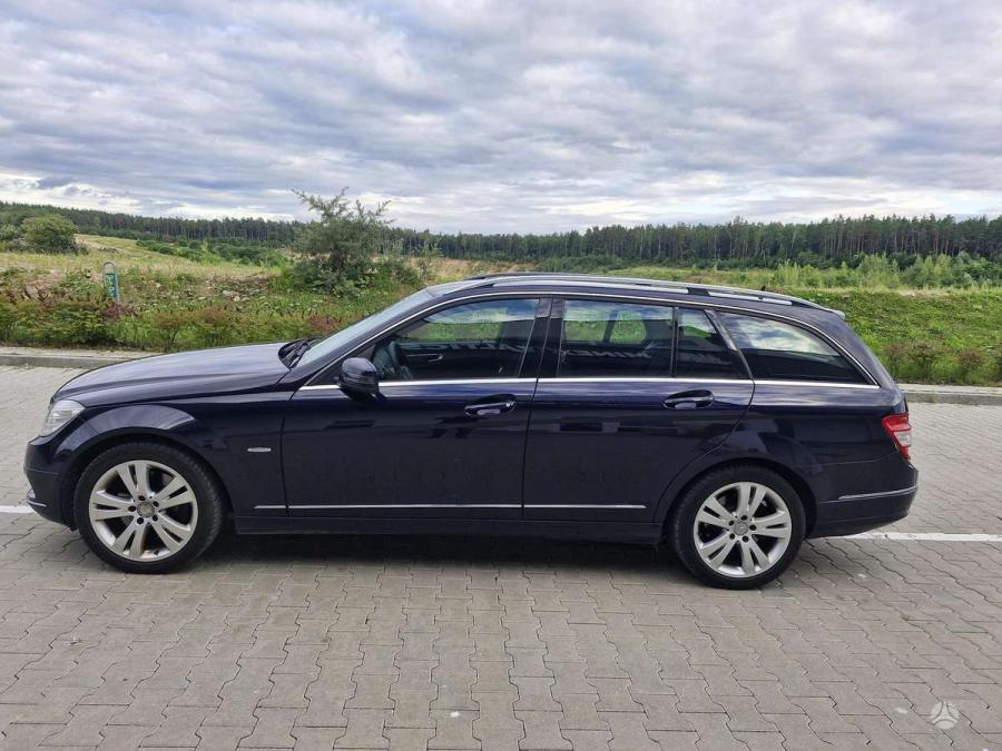 Синий Мерседес Ц 350 2010 в Вильнюс, объемом двигателя 3.00 л и пробегом 255 тыс. км за 3750 €, фото 5 на AUTOMOTO.COM.LV