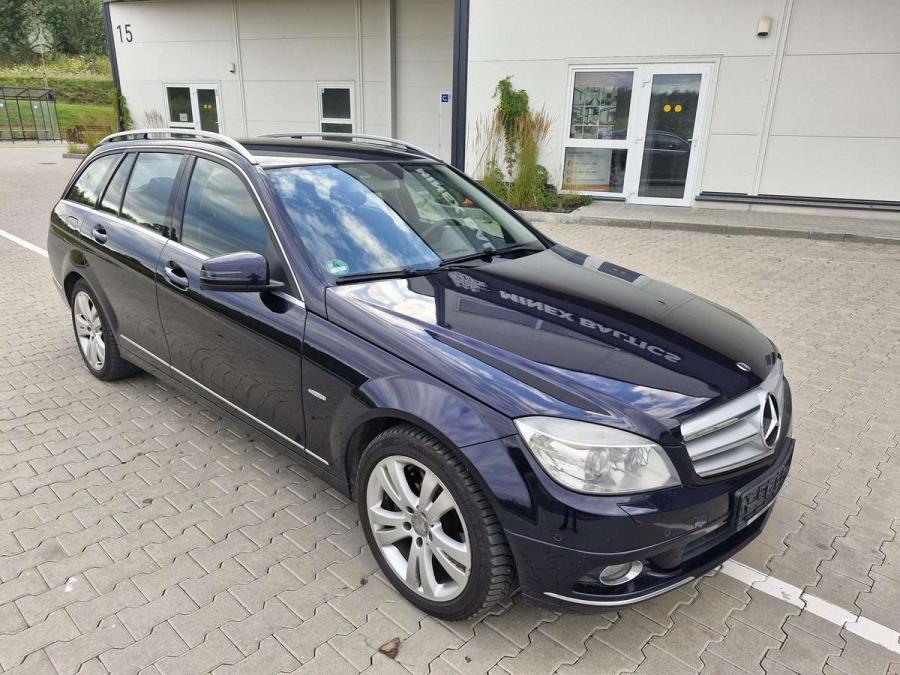 Синий Мерседес Ц 350 2010 в Вильнюс, объемом двигателя 3.00 л и пробегом 255 тыс. км за 3750 €, фото 6 на AUTOMOTO.COM.LV