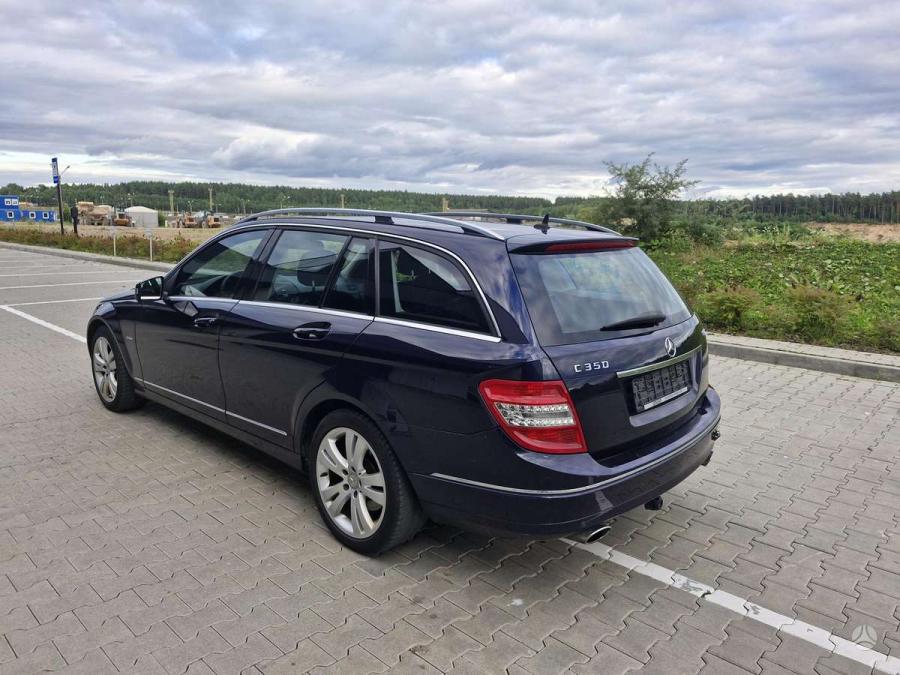 Синий Мерседес Ц 350 2010 в Вильнюс, объемом двигателя 3.00 л и пробегом 255 тыс. км за 3750 €, фото 7 на AUTOMOTO.COM.LV