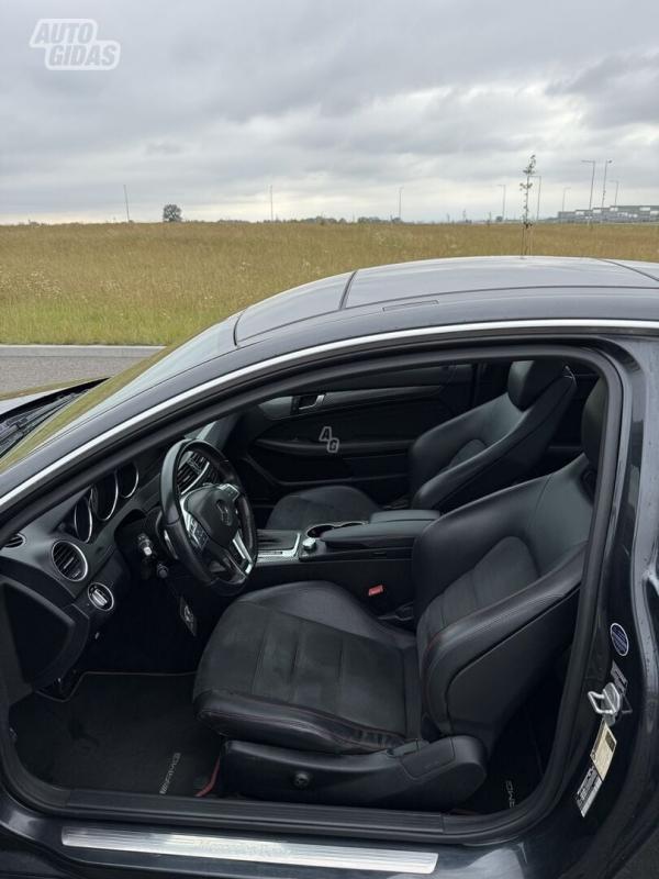 Mercedes-Benz C 350 2013 in Marijampole, with an engine capacity of 3.50 L and mileage of 260 thousand km for 8500 €, photo 11 on AUTOMOTO.COM.LV