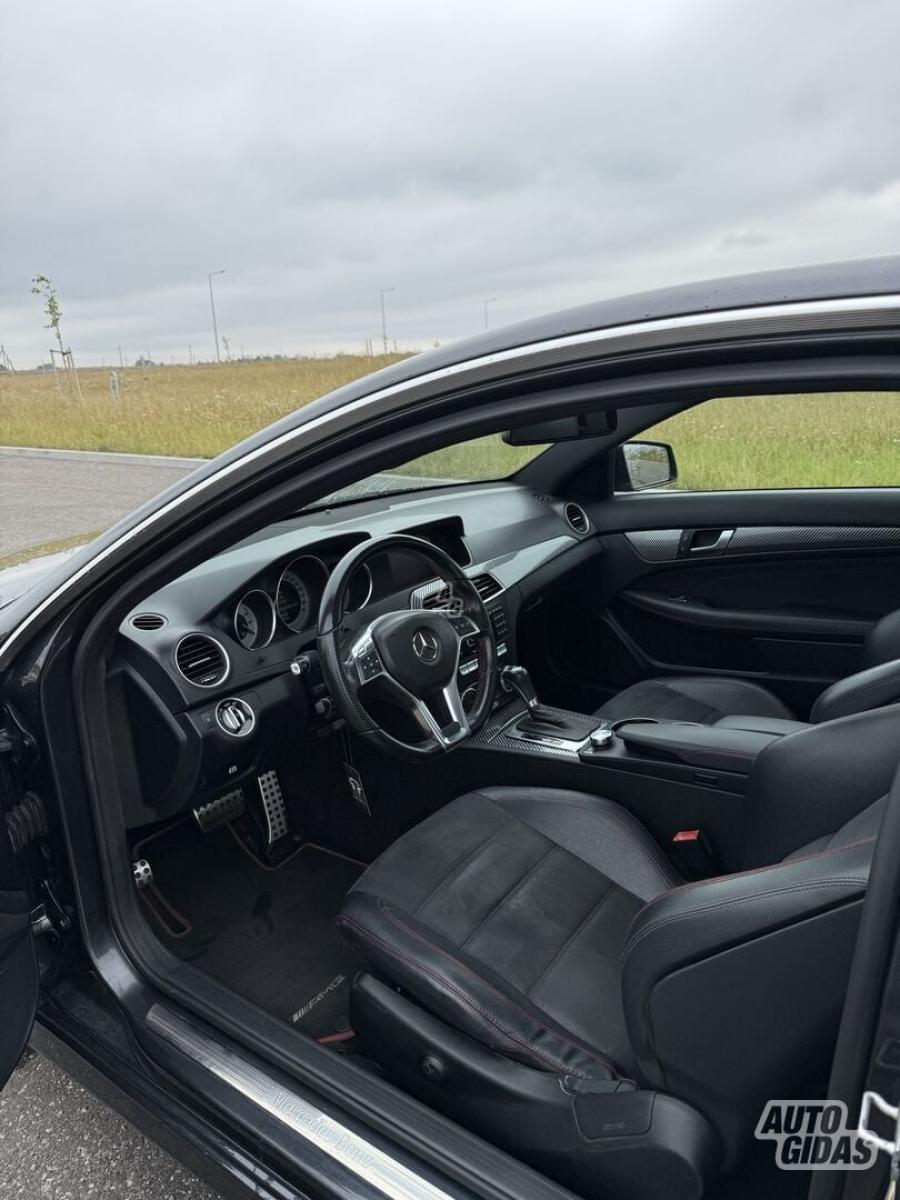 Mercedes-Benz C 350 2013 in Marijampole, with an engine capacity of 3.50 L and mileage of 260 thousand km for 10000 €, photo 12 on AUTOMOTO.COM.LV