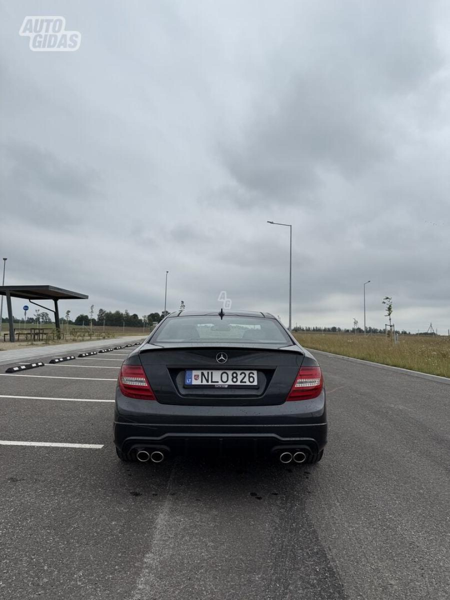 Mercedes-Benz C 350 2013 in Marijampole, with an engine capacity of 3.50 L and mileage of 260 thousand km for 10000 €, photo 14 on AUTOMOTO.COM.LV