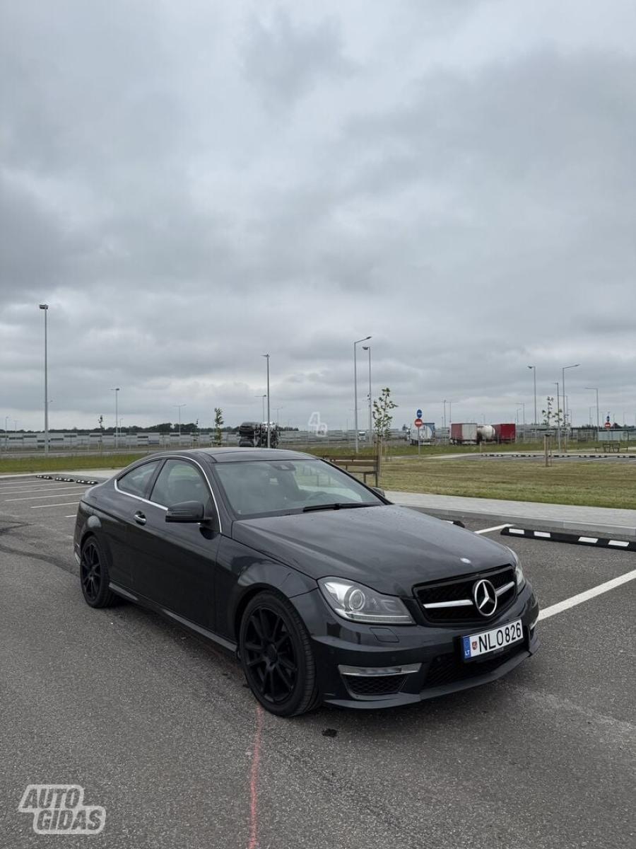 Mercedes-Benz C 350 2013 in Marijampole, with an engine capacity of 3.50 L and mileage of 260 thousand km for 10000 €, photo 19 on AUTOMOTO.COM.LV