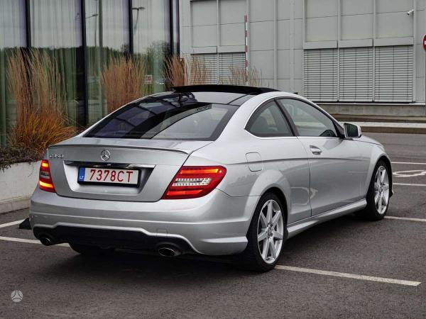 Pelēks Mercedes-Benz C 350 2012 Viļņa, ar dzinēja tilpumu 3.50 L un nobraukumu 152 tūkst. km par 11100 €, foto 2 vietnē AUTOMOTO.COM.LV