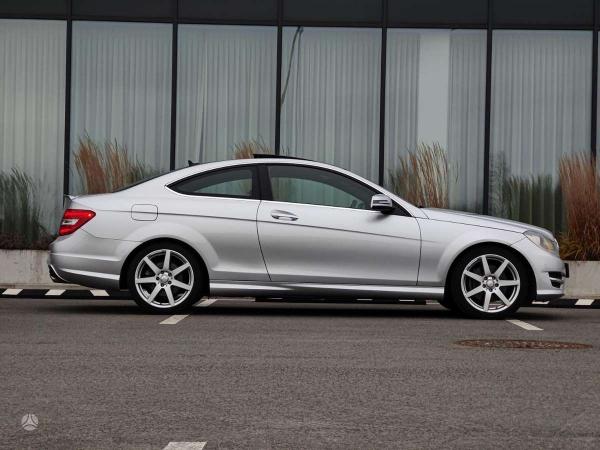 Pelēks Mercedes-Benz C 350 2012 Viļņa, ar dzinēja tilpumu 3.50 L un nobraukumu 152 tūkst. km par 11100 €, foto 3 vietnē AUTOMOTO.COM.LV