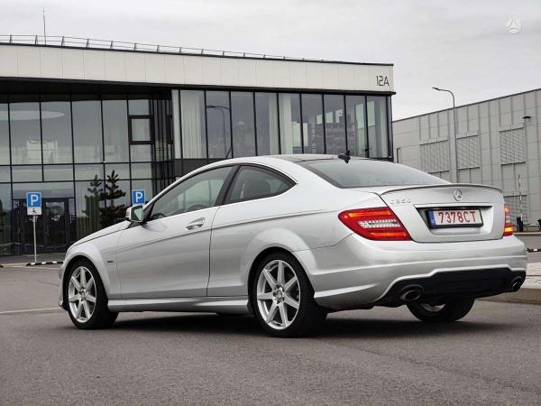 Pelēks Mercedes-Benz C 350 2012 Viļņa, ar dzinēja tilpumu 3.50 L un nobraukumu 152 tūkst. km par 11100 €, foto 4 vietnē AUTOMOTO.COM.LV